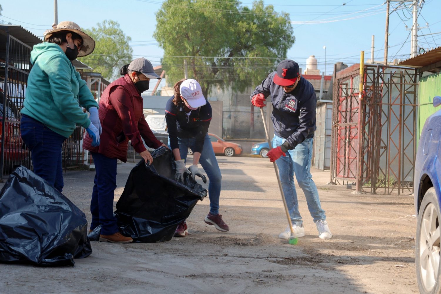 Servidores Públicos Le Echan Una Mano A Vecinos De Texcoco Limpiando